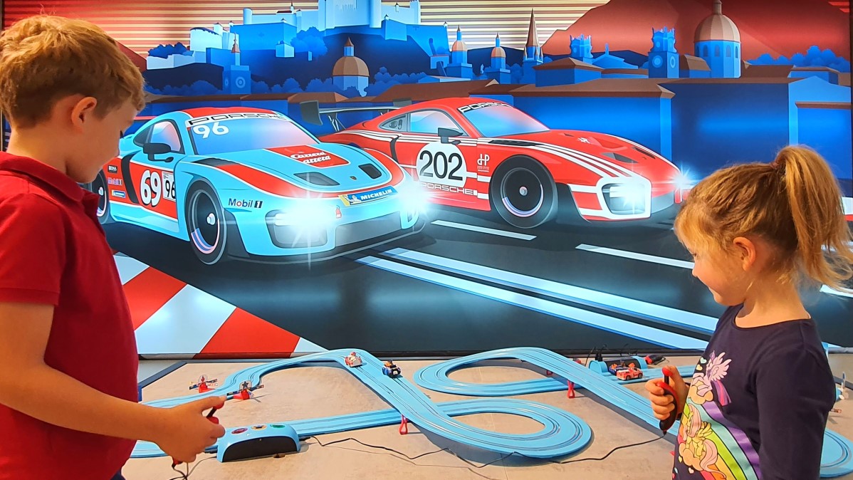 🇦🇹 Carrera WORLD: world of adventure on 900 m² in Salzburg » Puch Magazine